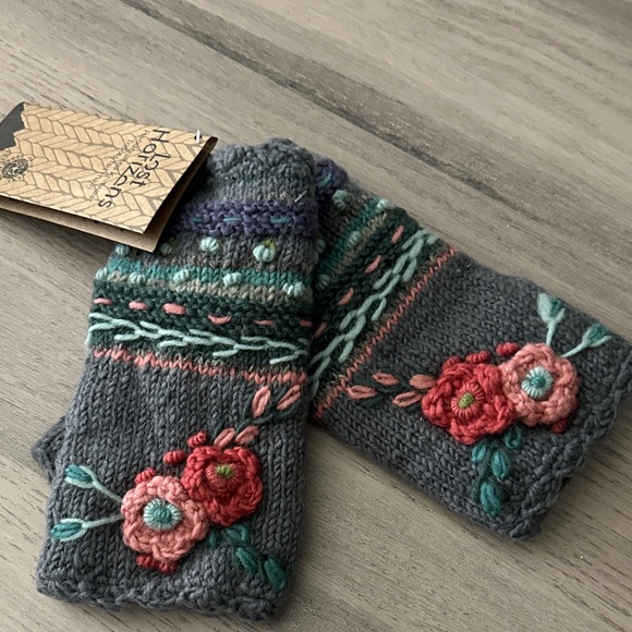 Sundance | Accessories | Sundance Gray And Pink Floral Knit Fingerless ...